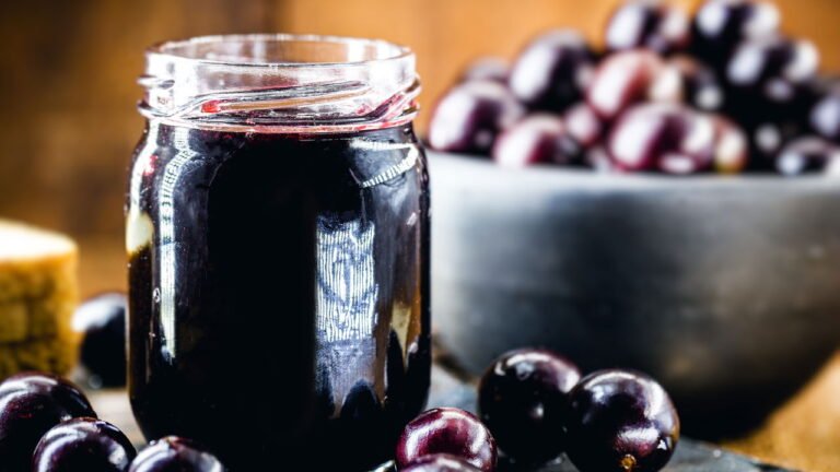 A jabuticaba é mais que rara! Conheça o sabor e os benefícios dessa ...