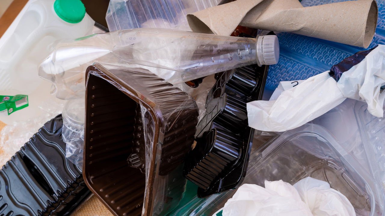 Plásticos biodegradáveis podem ser a chave para um futuro sem lixo