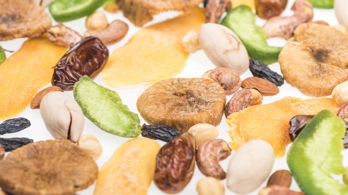 O poder escondido das frutas secas no controle da diabetes - Estado de ...