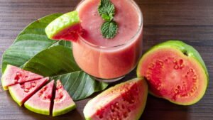 5 motivos para comer goiaba vermelha todos os dias - Estado de Minas ...
