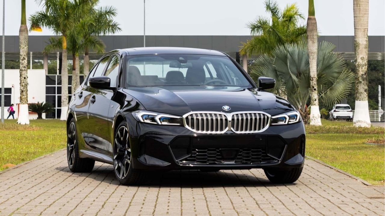 Nova versão da BMW 320i M Sport chega ao Brasil com muito mais tecnologia, visual renovado e ...