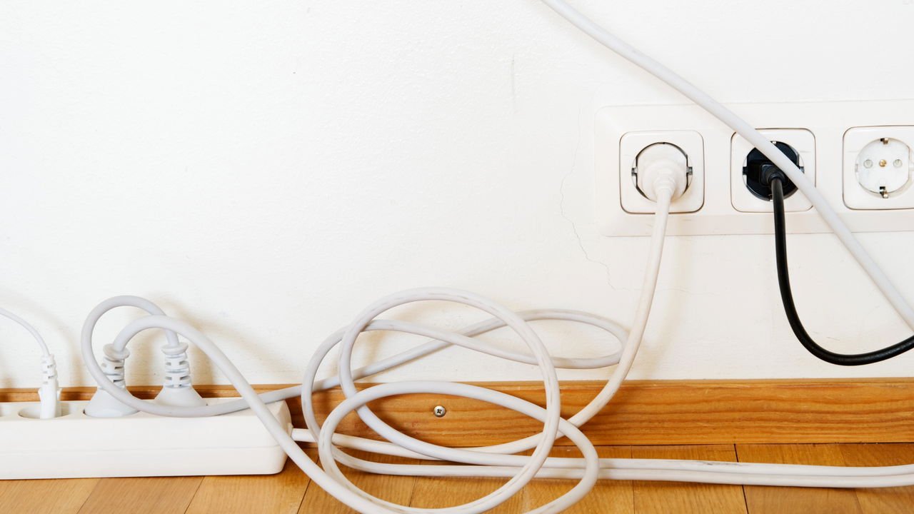 Truques para organizar cabos e fios de forma prática e segura - Estado ...
