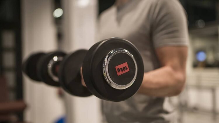 Por que homens devem incluir musculação na rotina - Estado de Minas ...