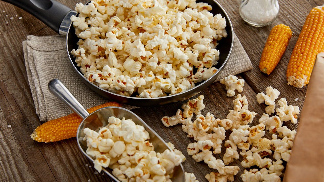 Receita irresistível de pipoca doce caseira com ingredientes simples ...