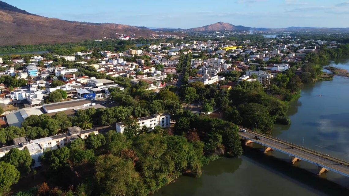 Capital mundial do voo livre e terra de pedras preciosas: a cidade ...
