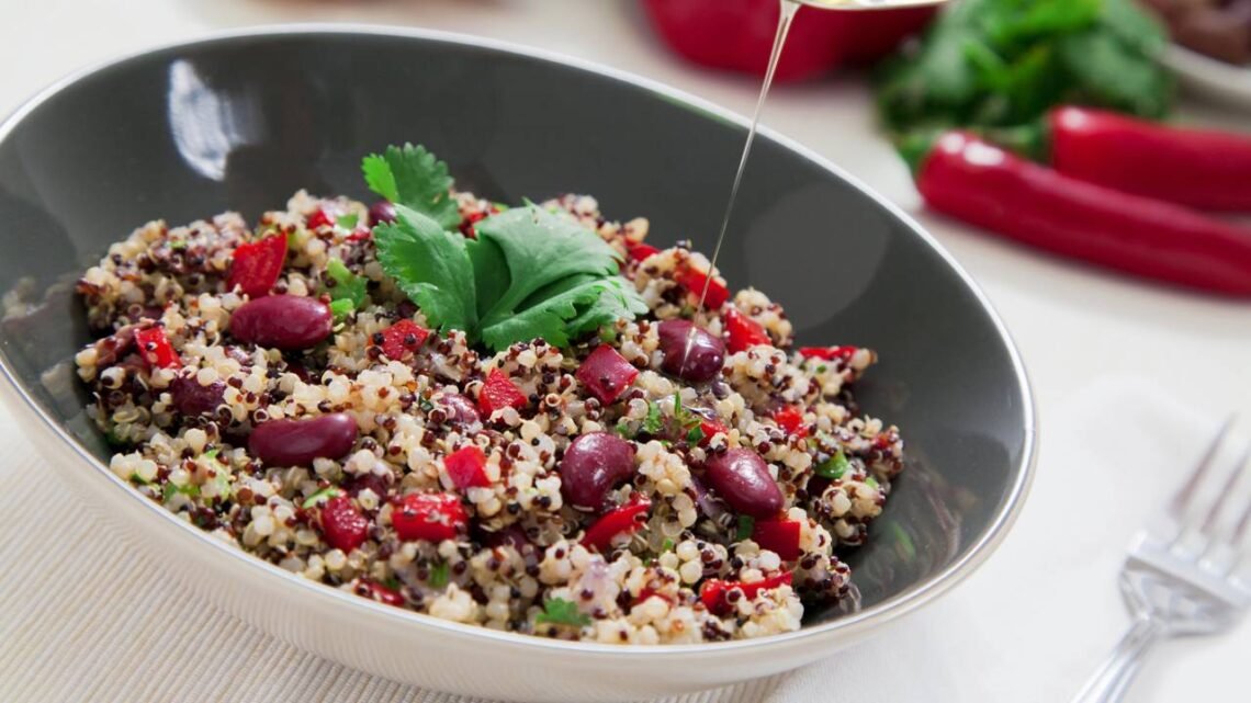 Proteína completa no prato, saiba os benefícios da quinoa para a saúde ...