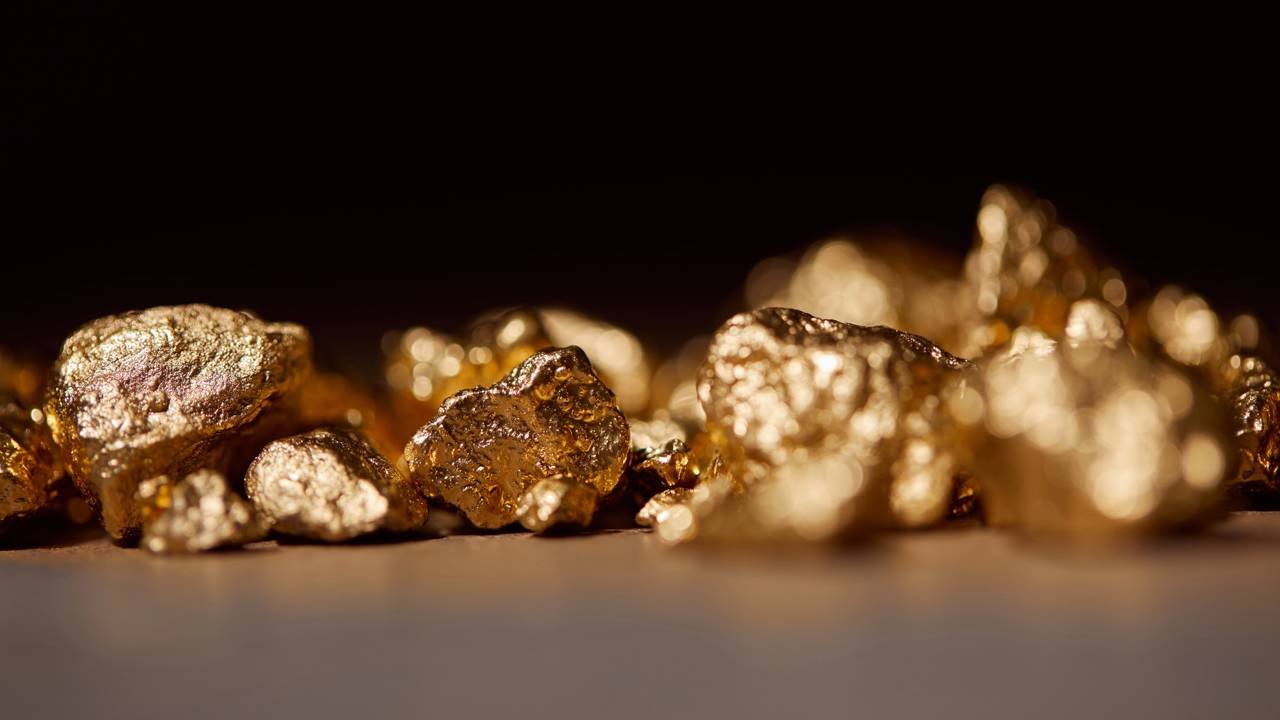 Durante obra em casa, homem faz descoberta impressionante: ouro de R$ 4 ...